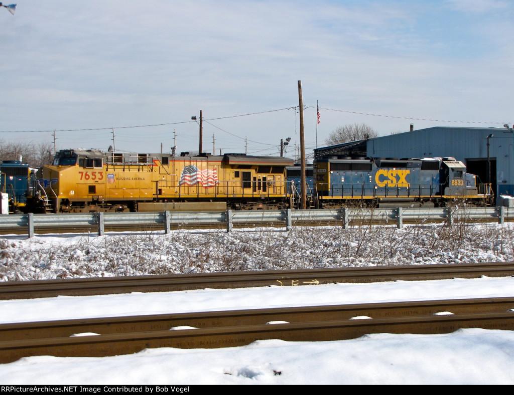 UP 7653 and CSX 8823